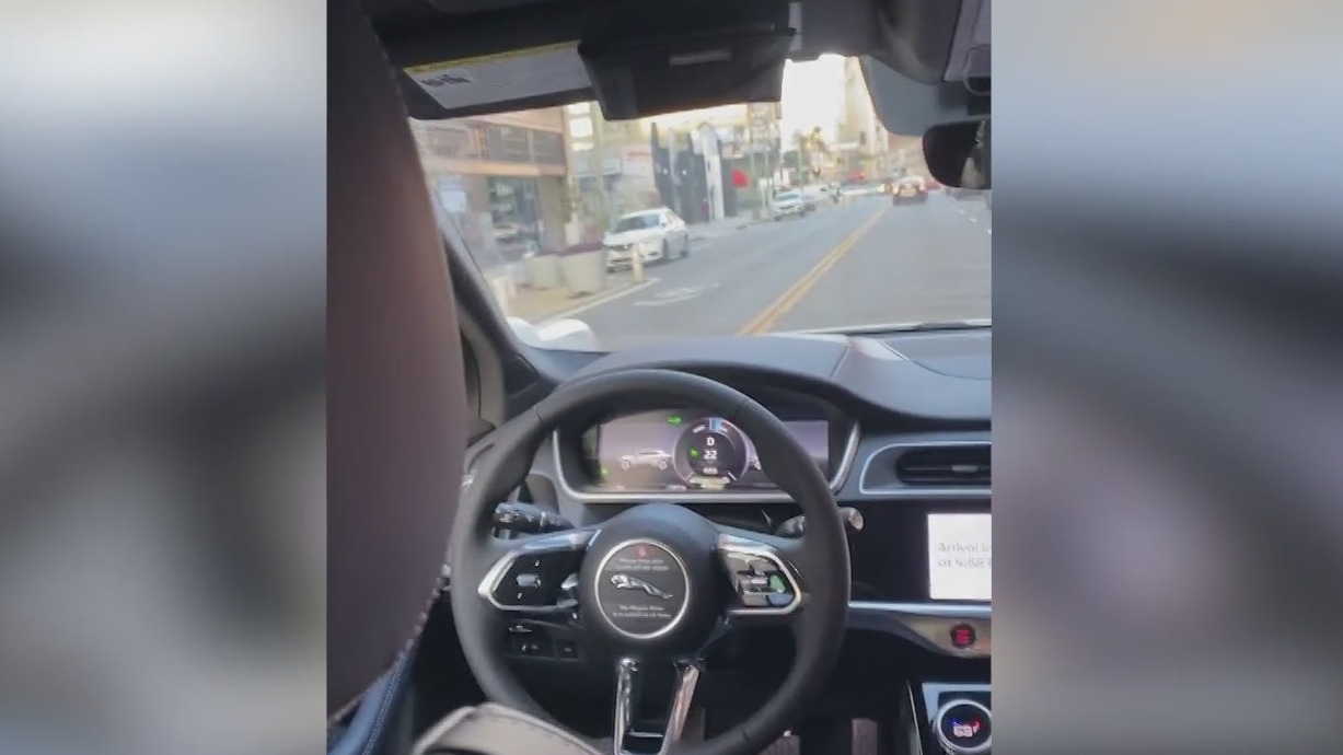 What’s Trending: Self-driving car stuck in roundabout – KOIN.com