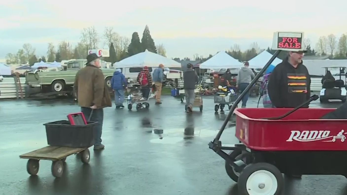 5 miles of booths roll in for Portland International Raceway Swap Meet ...