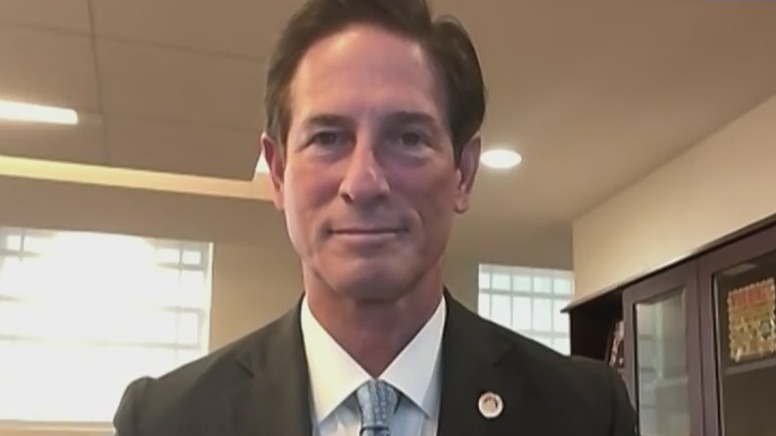 DA Hochman denies bias against Menendez brothers | Elizabeth Vargas ...