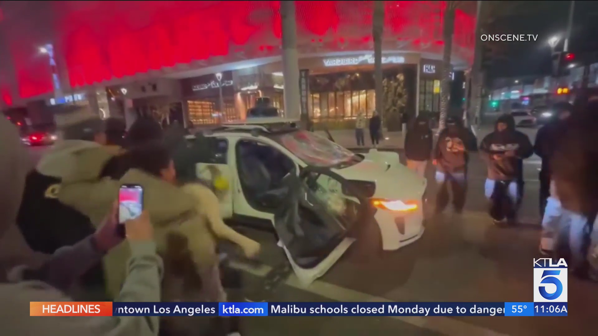 Vandals in Southern California attack Waymo driverless taxi – KTLA