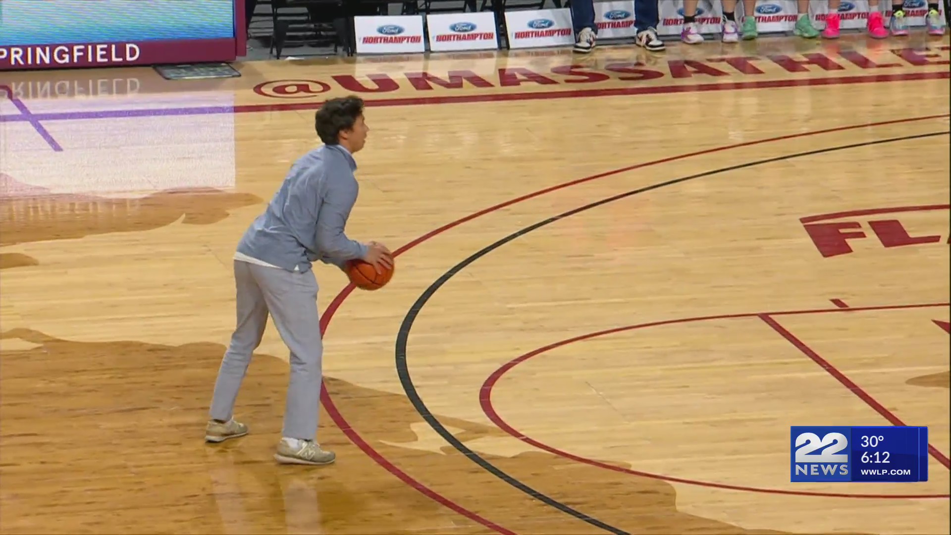 VIDEO: UMass Amherst student’s half-court shot disqualified – WWLP
