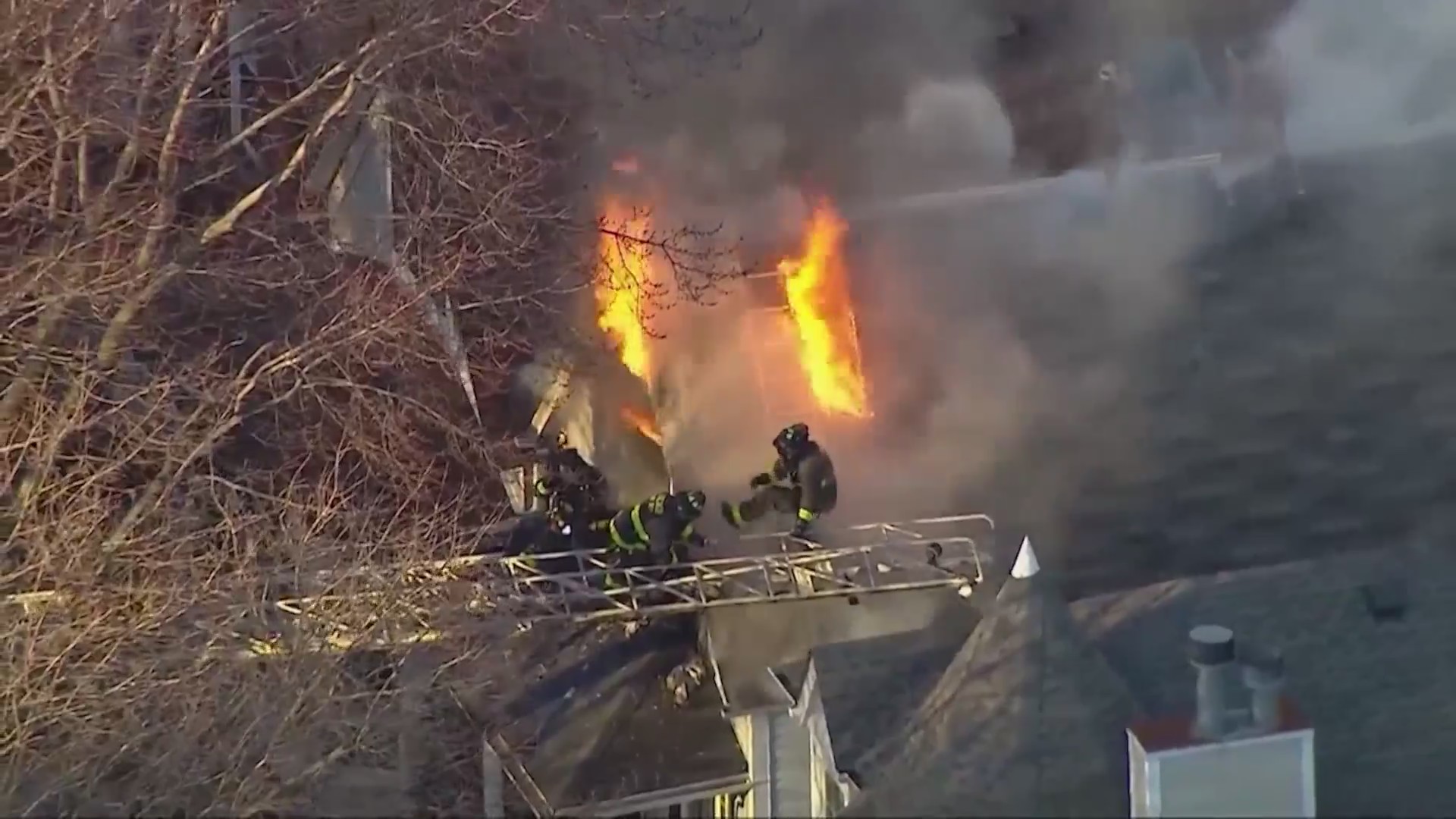 Man, 81, killed in house fire in Ravenswood – WGN-TV