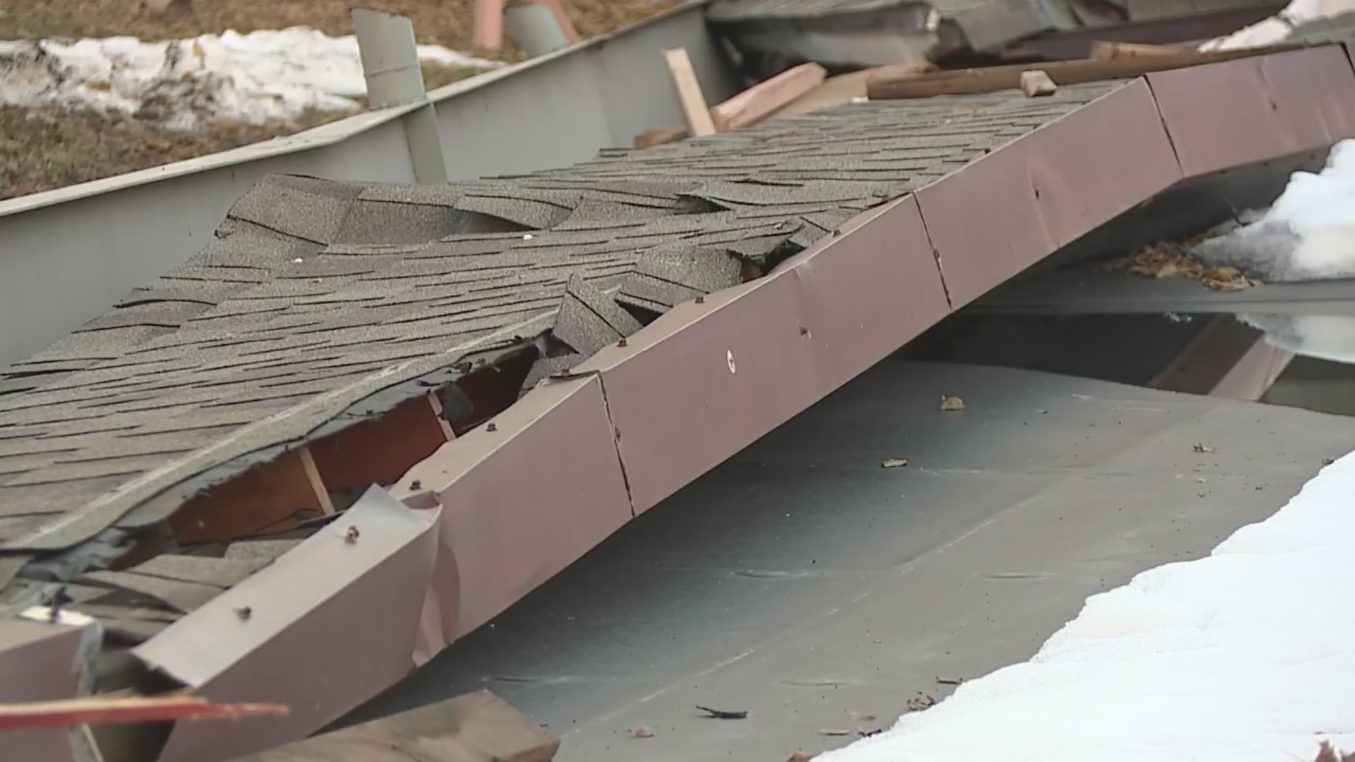 Heavy accumulating snow causes Denver carport to collapse – FOX31 Denver