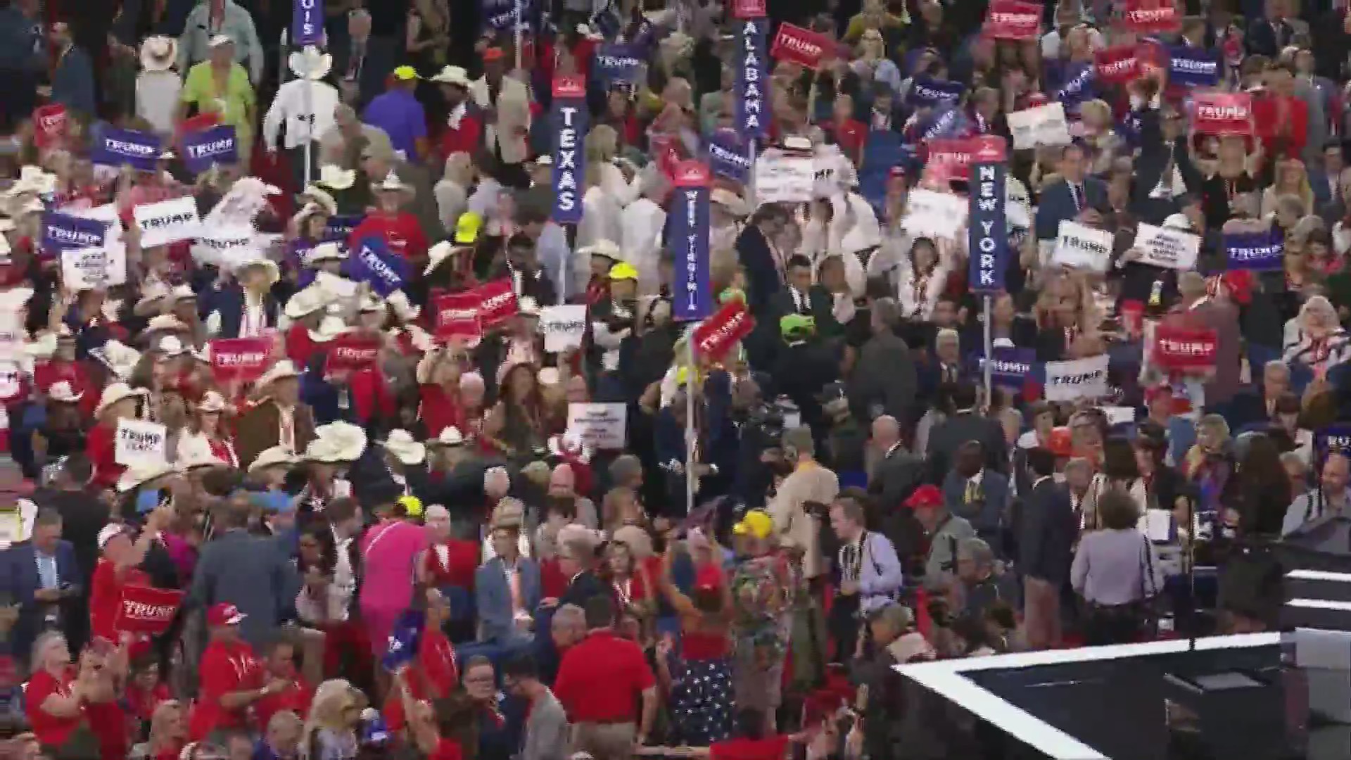 Missouri Sen. Schmitt speaks to crowd at RNC night 2 – FOX 2