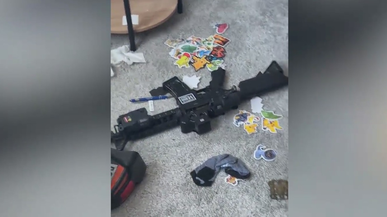 Chicago bomb squad responds after contractors spot ‘real looking’ gun ...