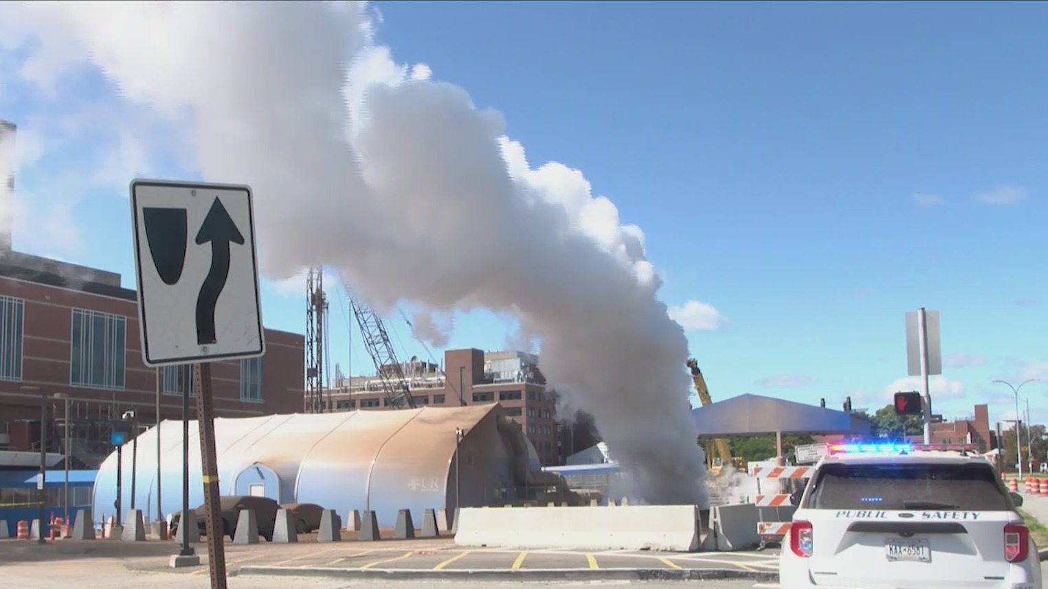 Steam fills sky as a steam distribution line breaks at Strong Memorial ...