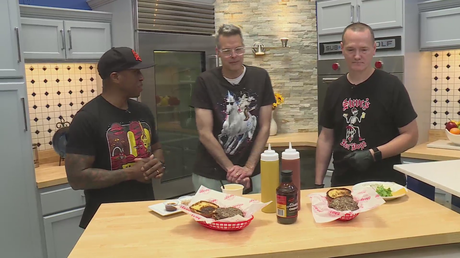 Steve’s Hot Dogs serves up Smash burgers – FOX 2