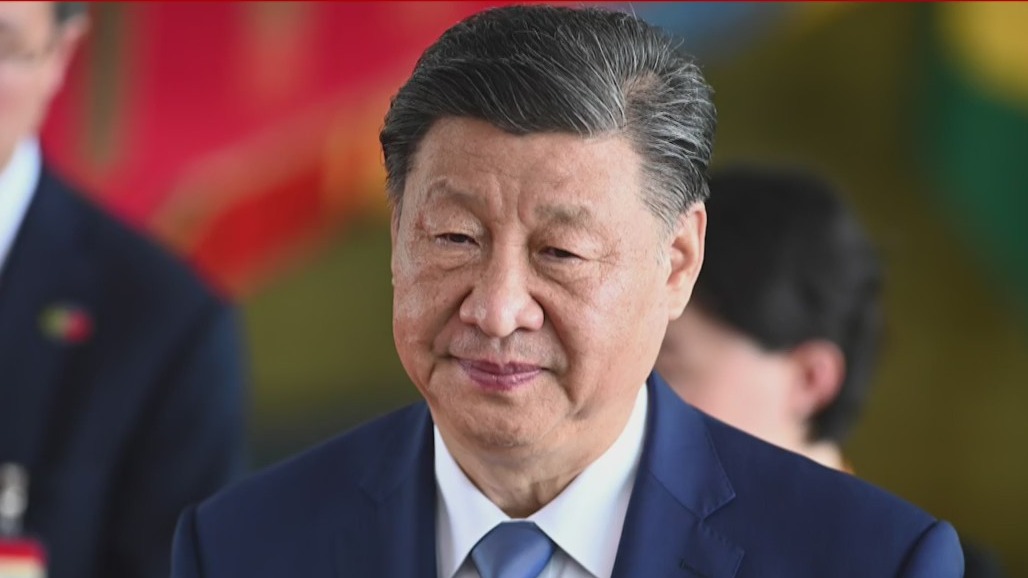 China’s economy ‘in distress,’ unlikely that Trump folds: Gordon Chang ...