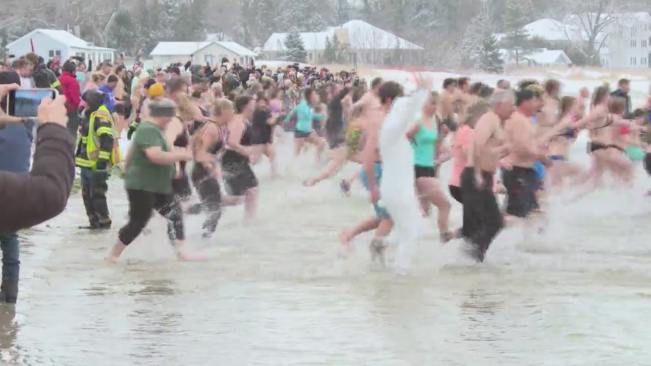Hundreds gather around the beach of Lake Michigan for Jacksonport Polar ...