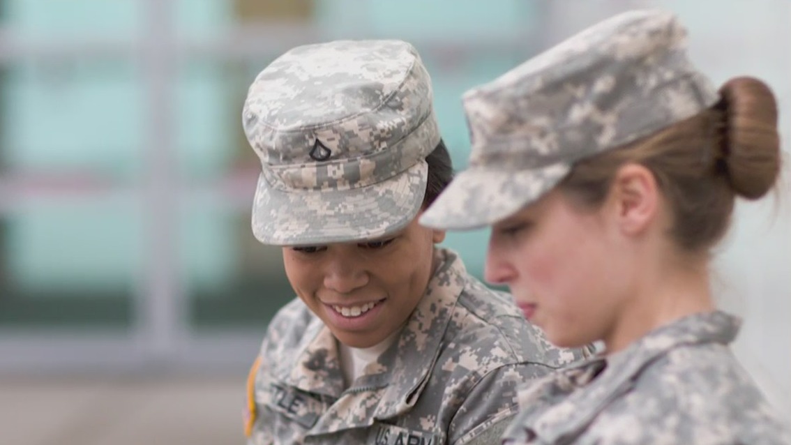 Congress weighing the inclusion of women in the draft | Morning in ...