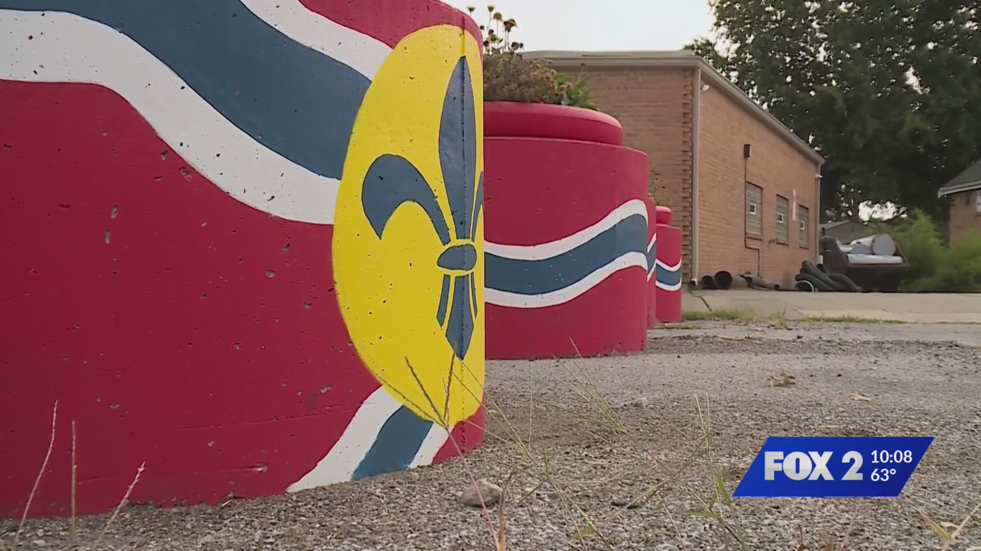 South city neighbors transform ‘eyesore’ into art – FOX 2