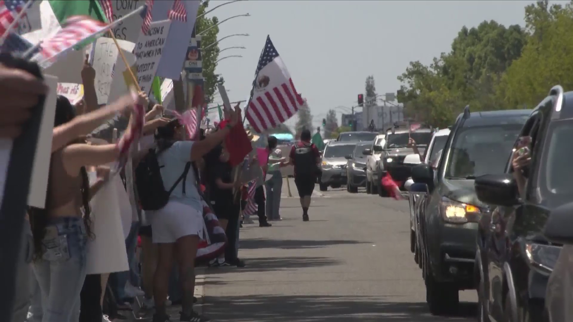 No Kings Day protests remain peaceful in Fresno – CBS47 and KSEE24 ...