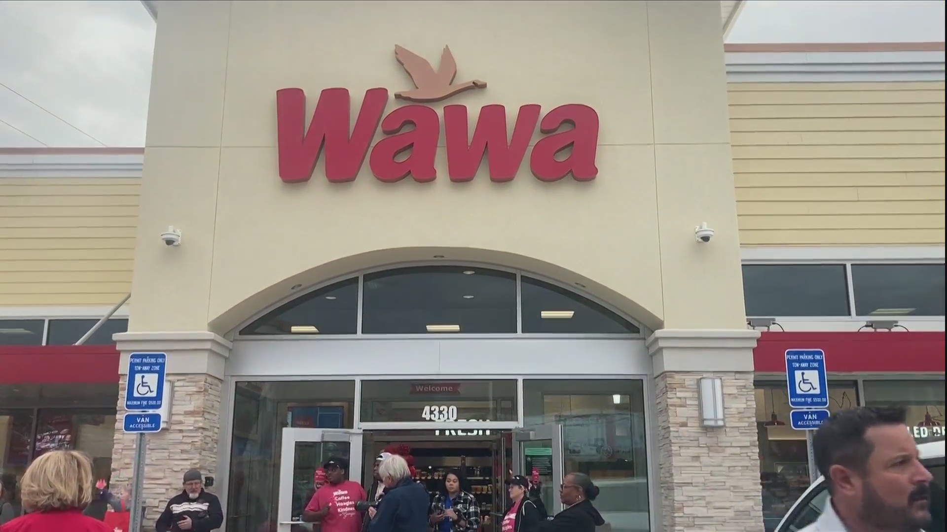 Wawa opens in Pooler with free coffee and festivities – WSAV-TV