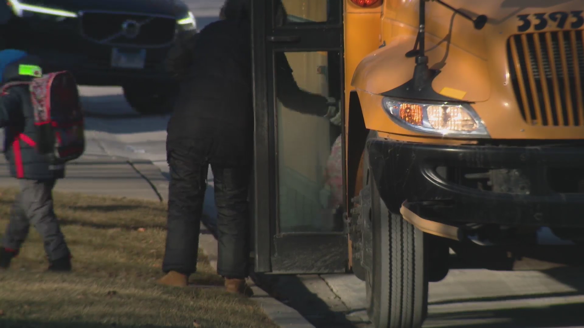 Late school buses leave kids waiting in bitter cold in Glen Ellyn – WGN-TV