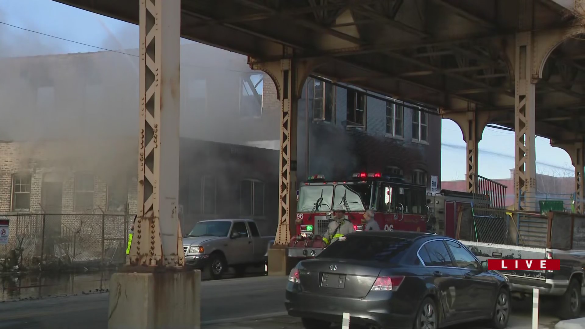 Massive fire engulfs West Side warehouse – WGN-TV