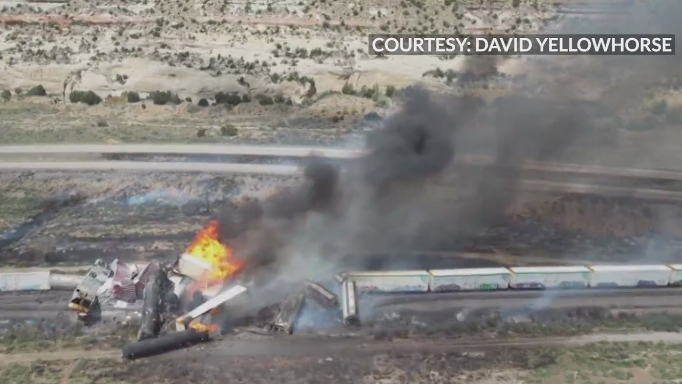 ‘Hazardous material’ derailment near Arizona-New Mexico border causes I ...