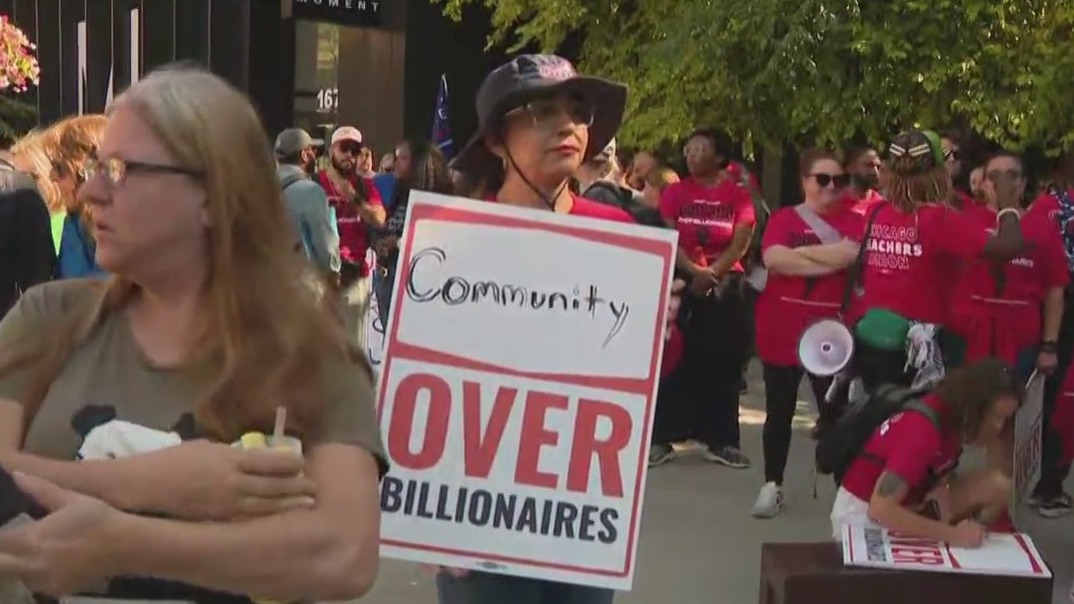 Labor organizers hold rally in Chicago amid federal takeover threat ...