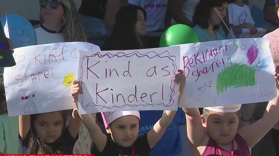 Elementary school students walk in community kindness parade – FOX40 News
