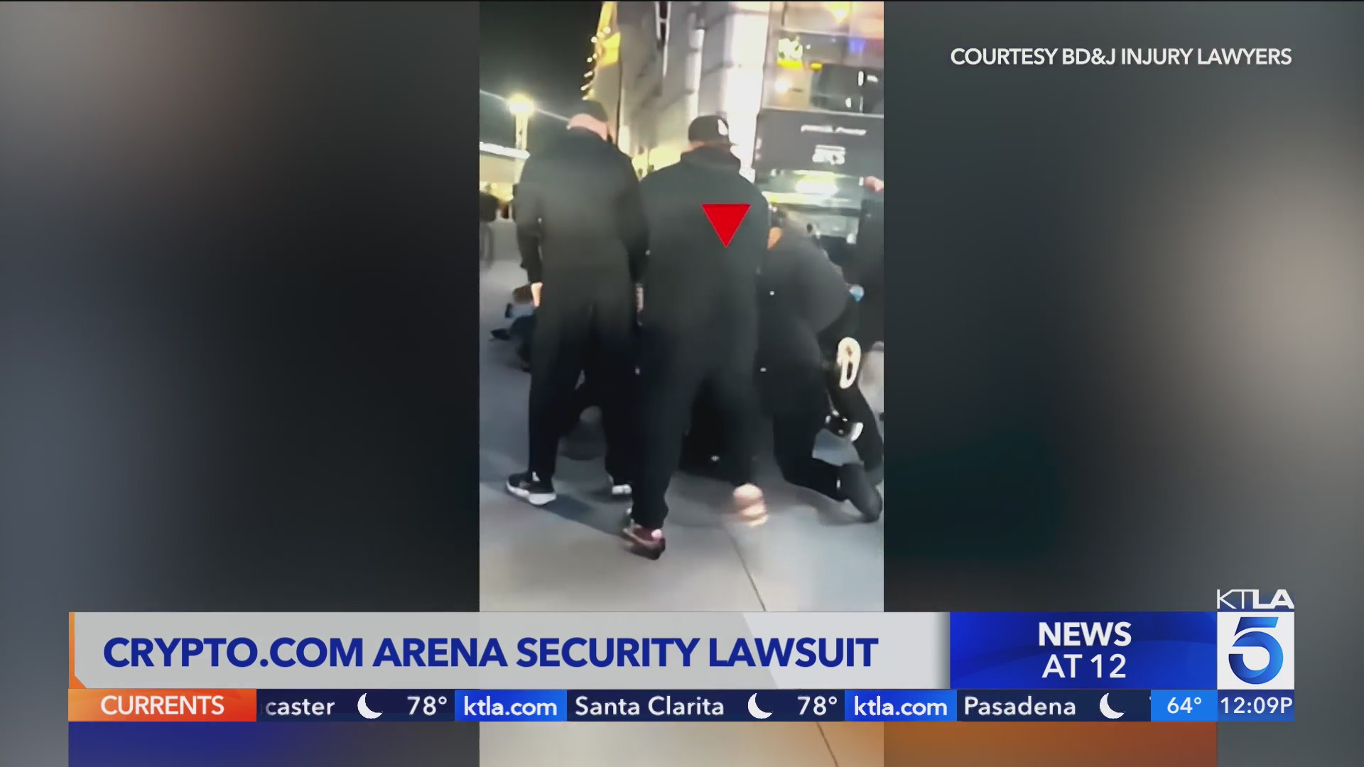 Video: Security guards knock Lakers fan unconscious, prompting suit – KTLA