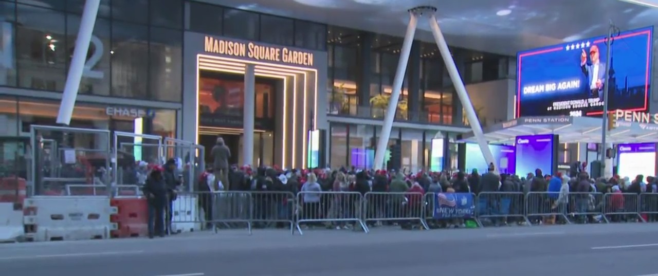Crowds form outside MSG ahead of Donald Trump rally – PIX11