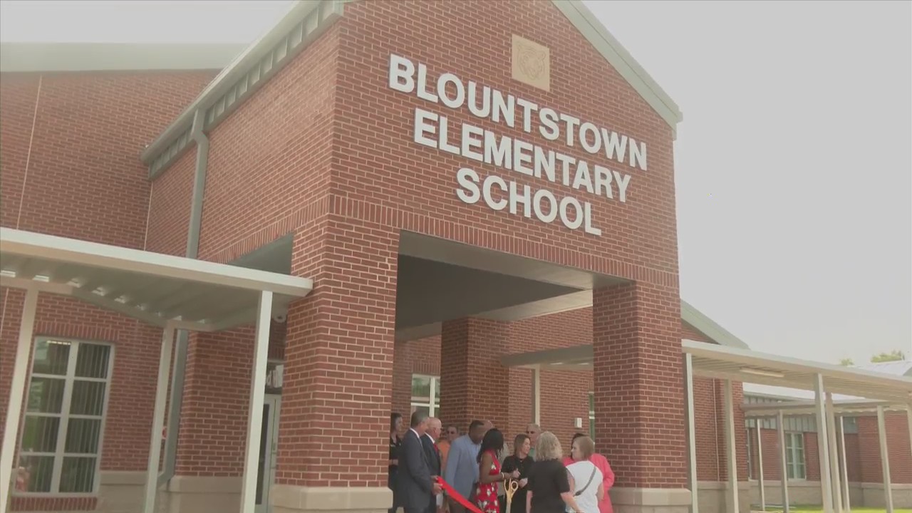 Parents get a glimpse at the new Blountstown Elementary School ...