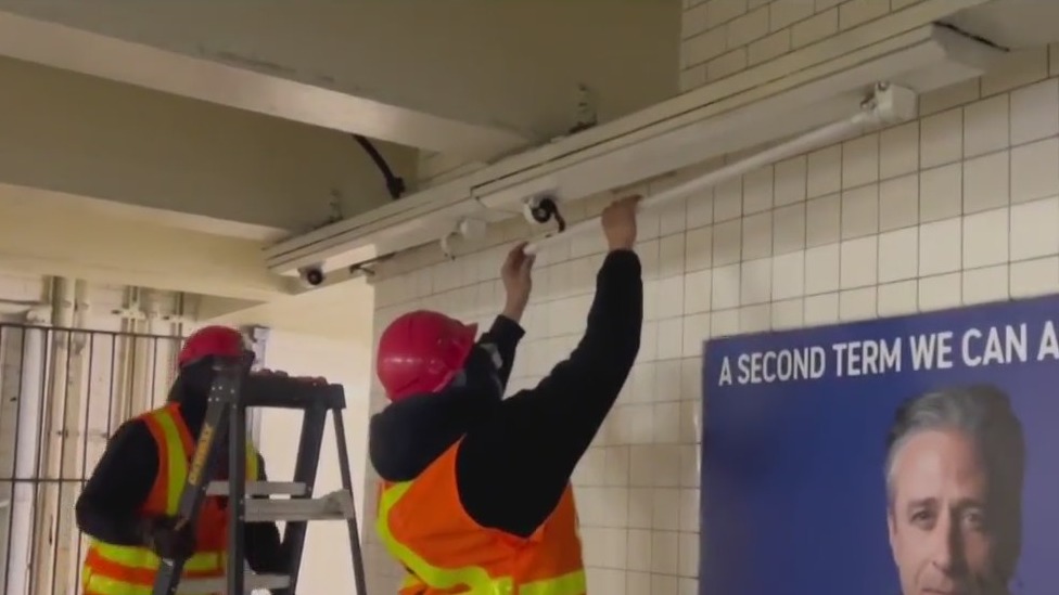 MTA installs metal leaning bars, replacing benches at some subway ...