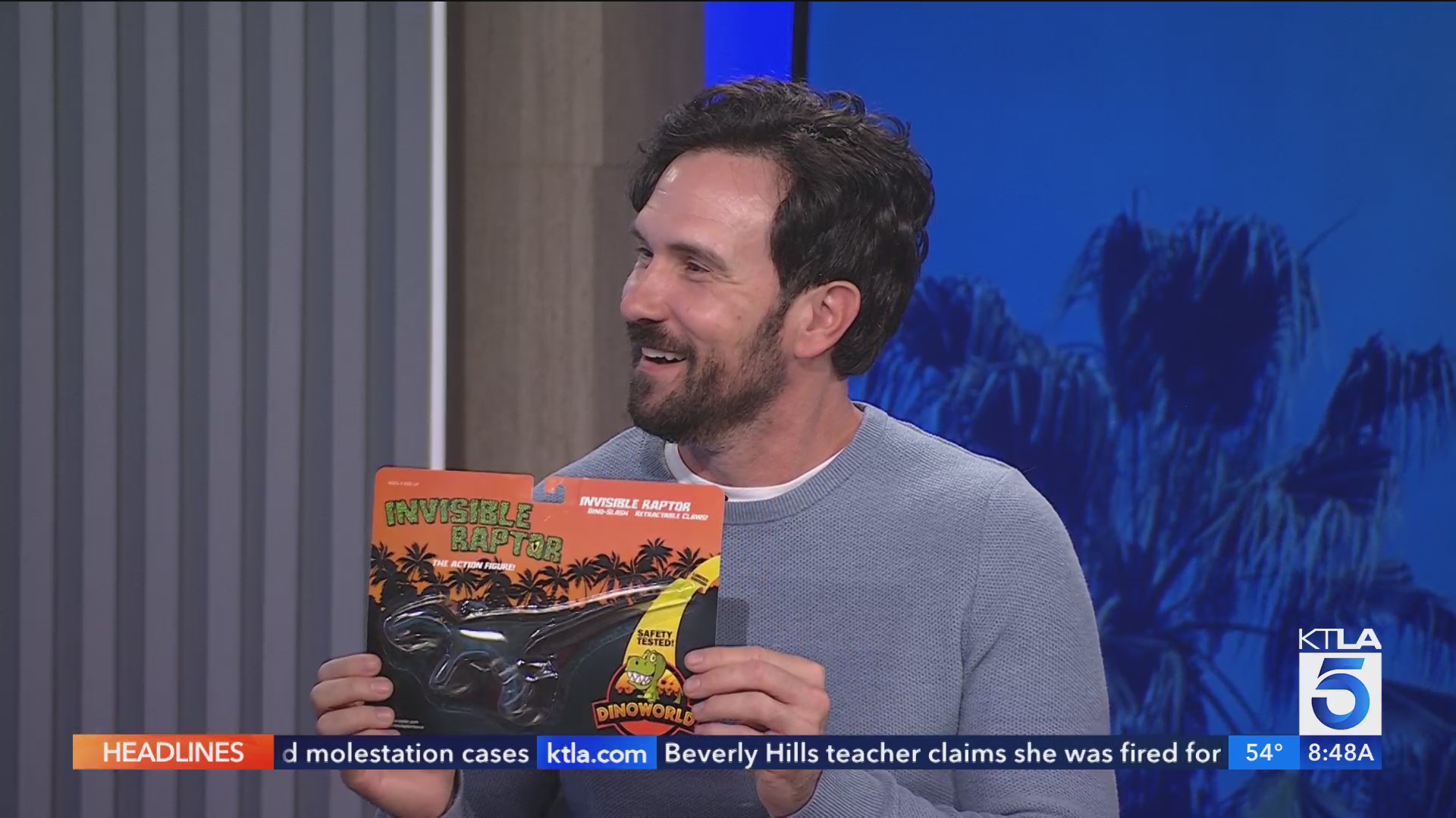 Mike Capes talks about writing and starring in ‘The Invisible Raptor’ – KTLA