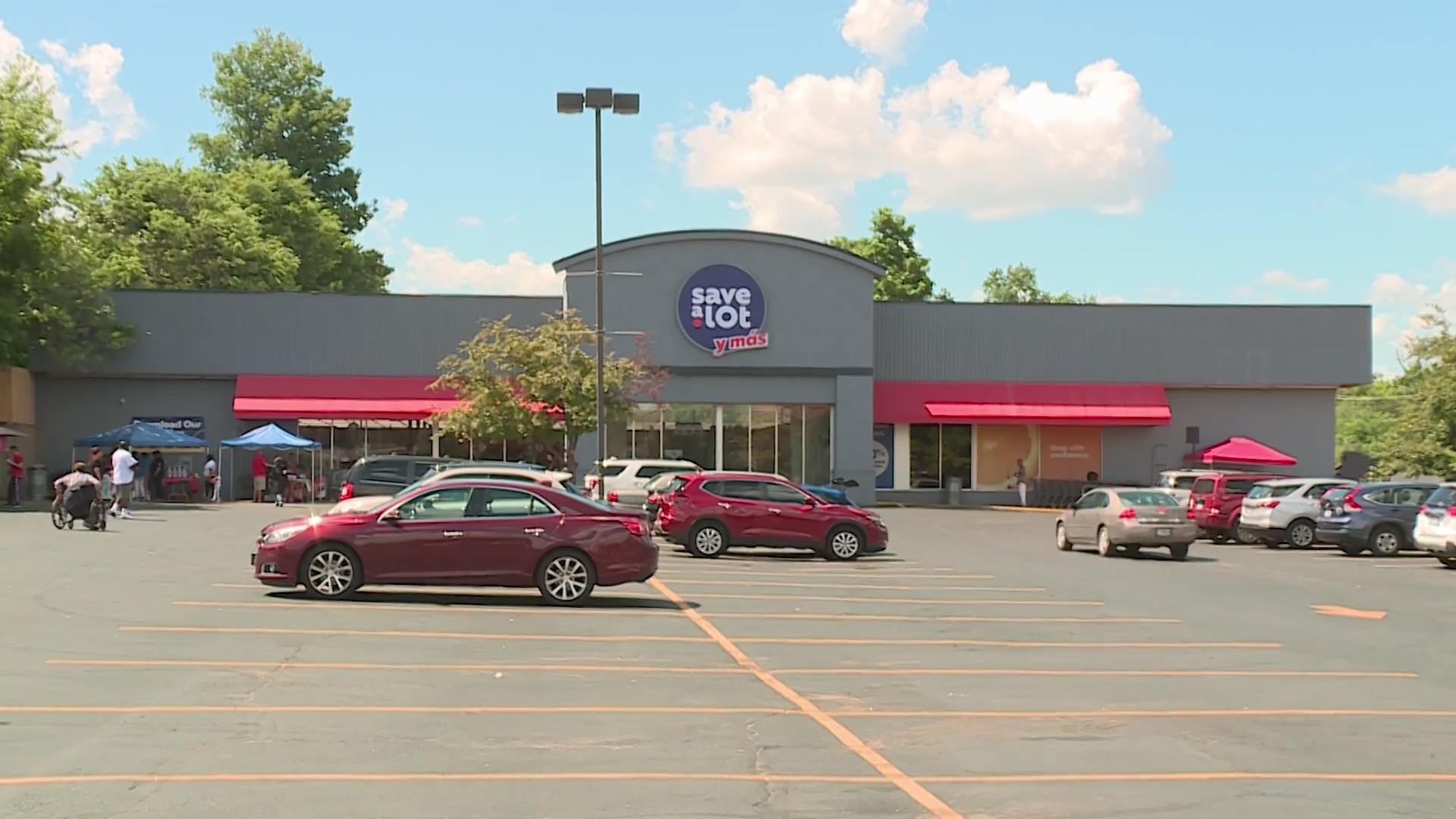 ‘Save A Lot y Mas’ opens in Overland with focus on Hispanic community ...