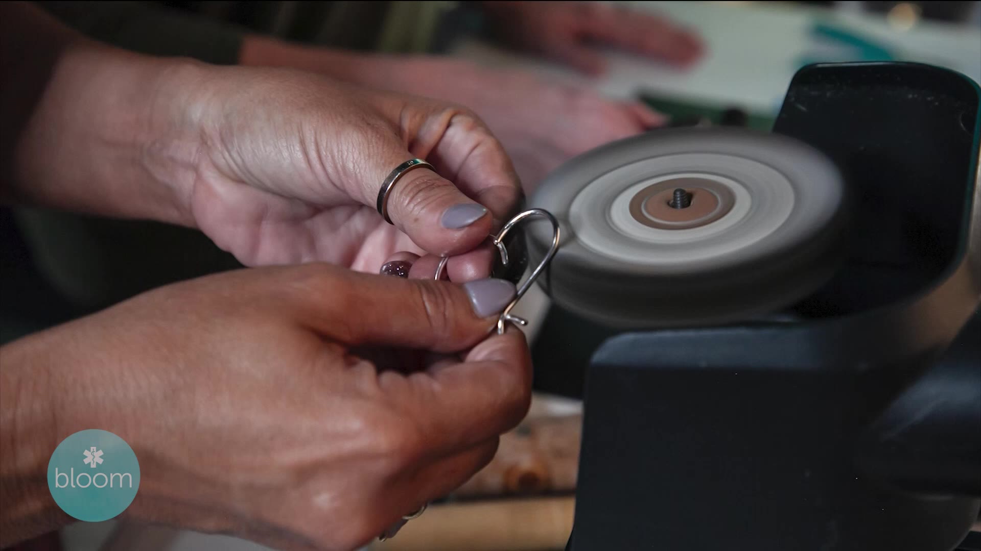 Self-taught metalsmith living out career dreams – WFLA