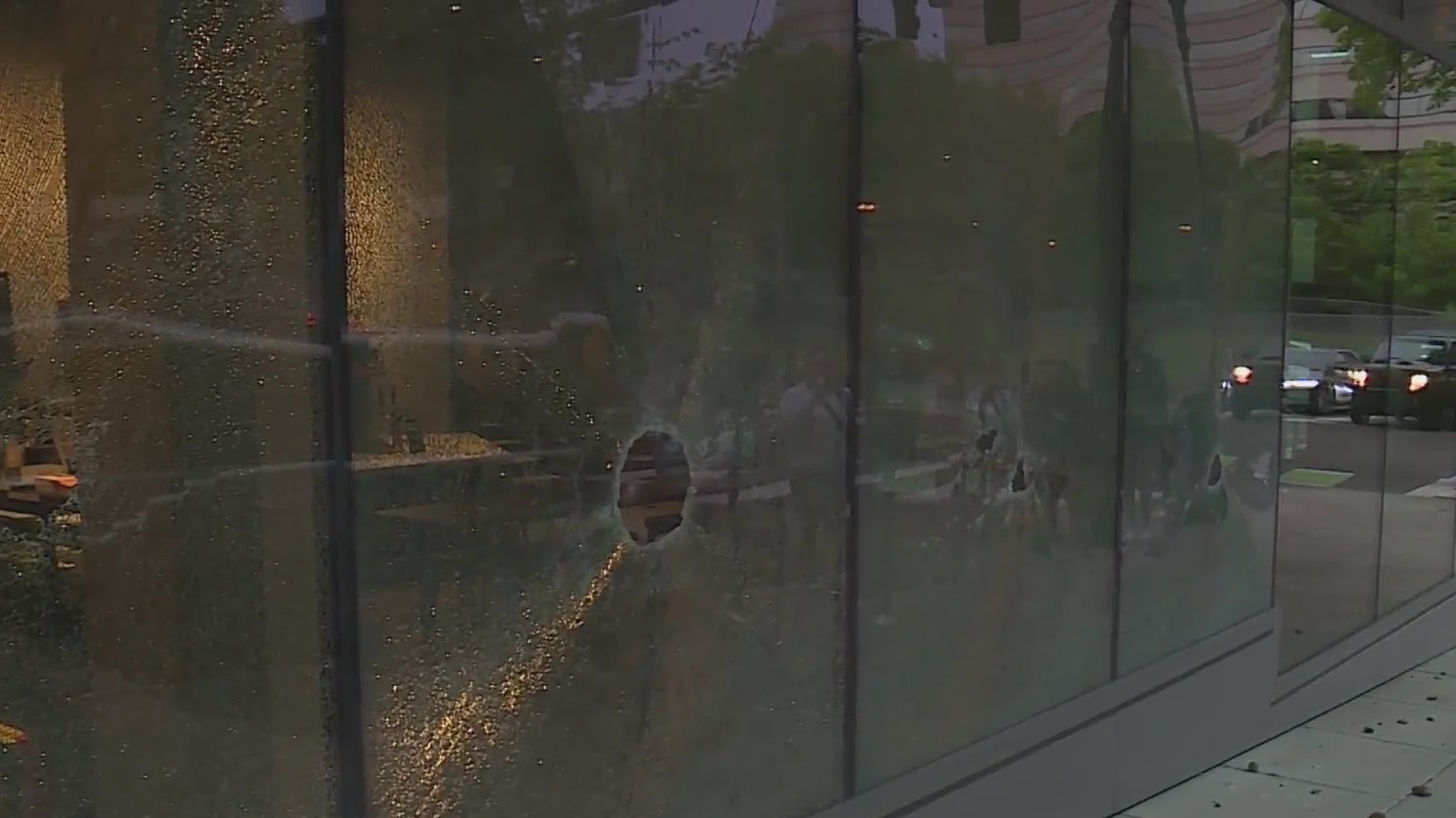 PHOTOS: Protesters vandalize Portland State office, Pioneer Courthouse ...