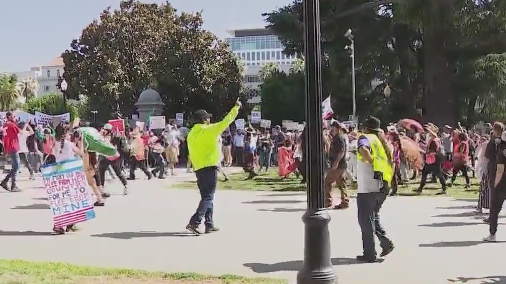 Hundreds of people protest against ICE in Sacramento – FOX40 News