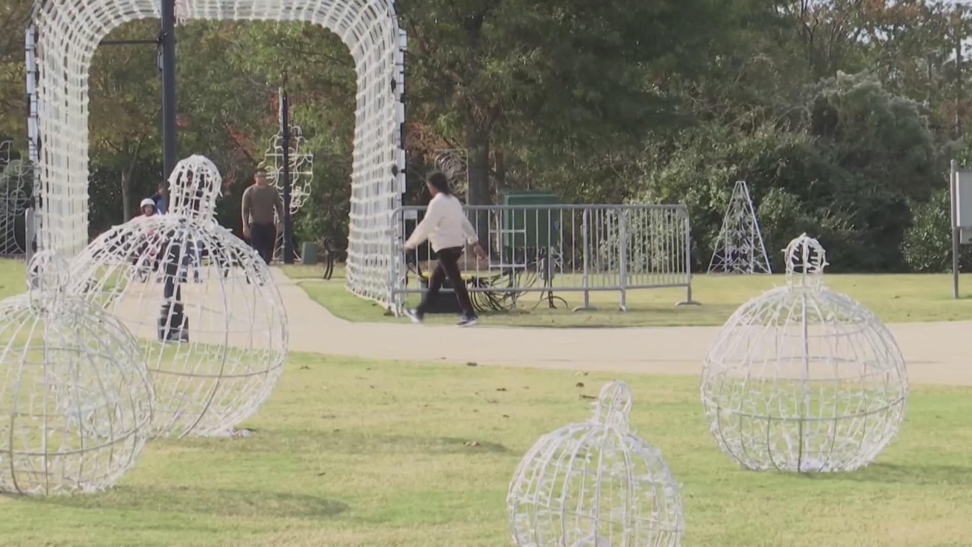 Evans Towne Center Park gearing up for Christmas – WJBF