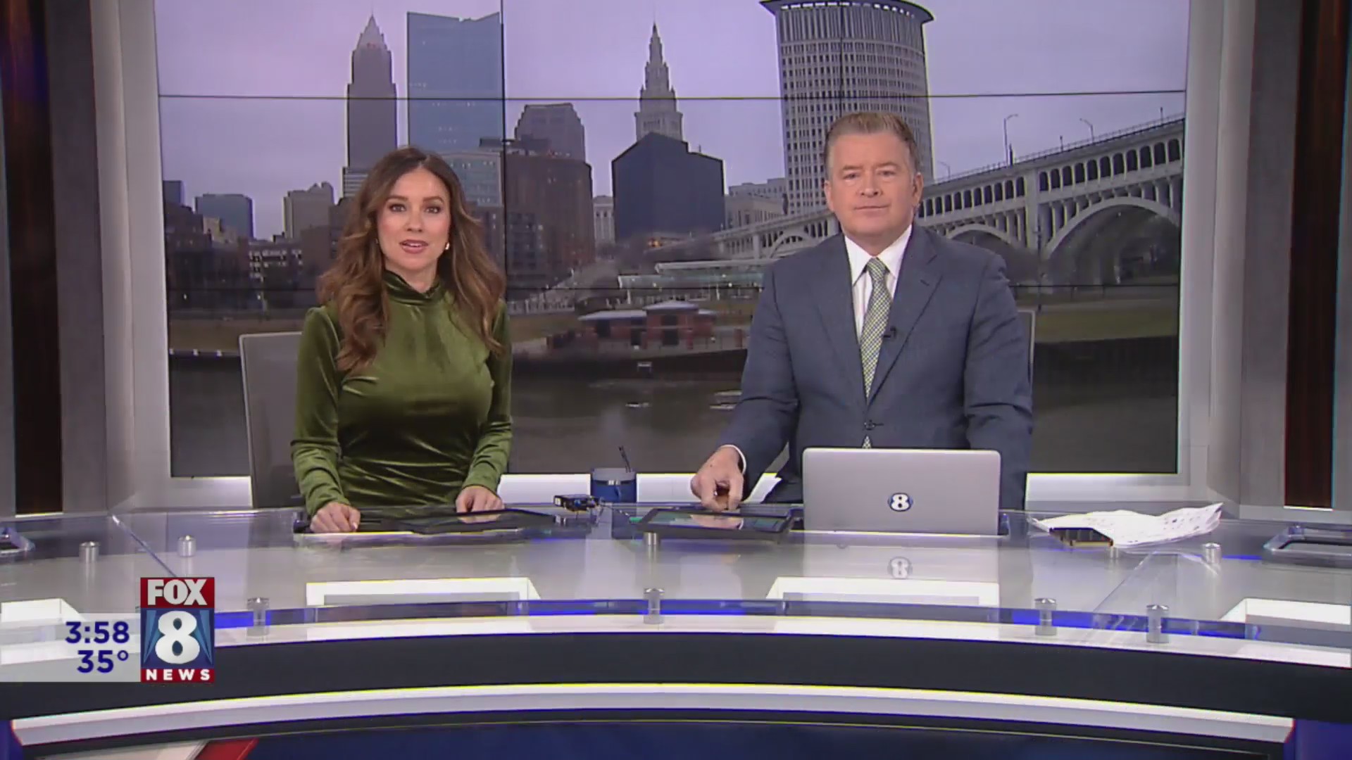 Freezing rain glazes Northeast Ohio in ice; ODOT clears way for ...