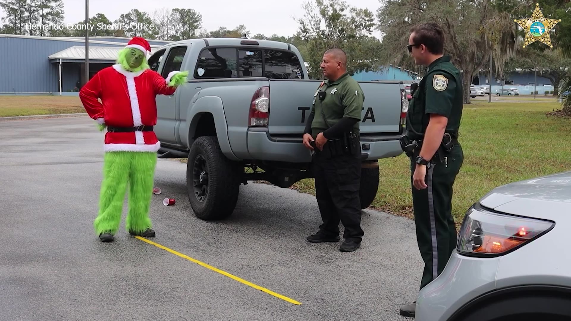 Hernando County deputy arrests Grinch for suspected DUI – WFLA