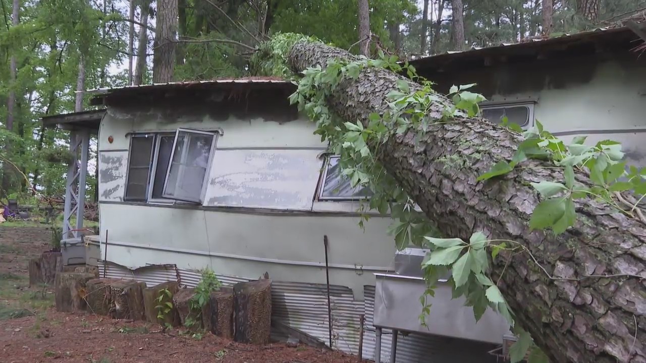 Two families rescued after storms hit Lake Erling in SW Arkansas ...