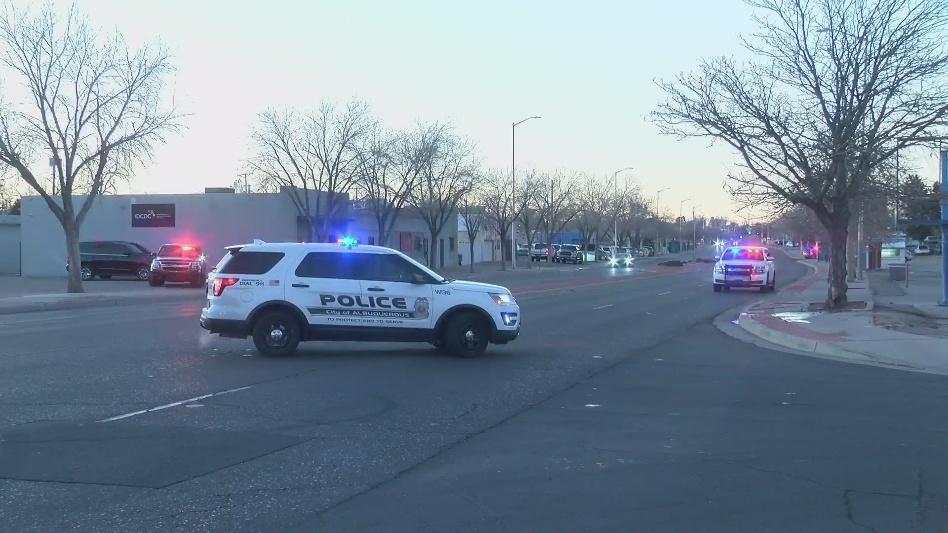 Man accused of shooting at Albuquerque police to remain behind bars ...