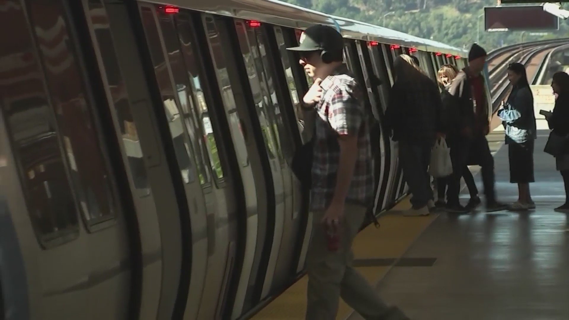Systemwide BART outage leaves rush hour commuters stranded – KRON4