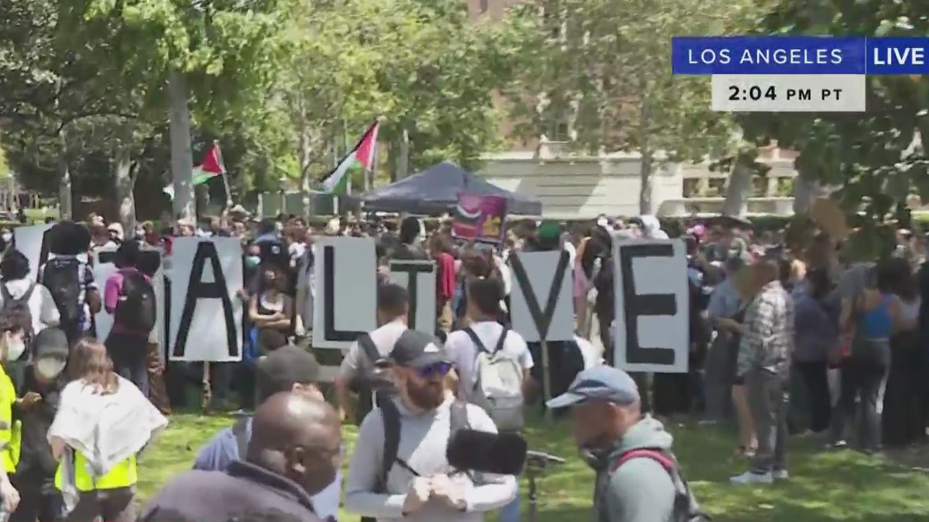 USC shuts down campus amid pro-Palestine protests | Elizabeth Vargas ...