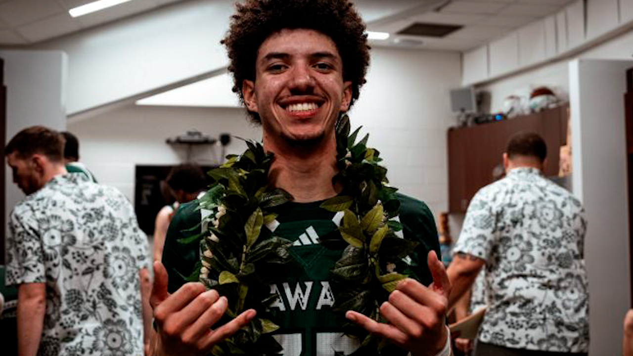 Freshman Aaron Hunkin-Claytor makes the most of his minutes for Hawaii ...