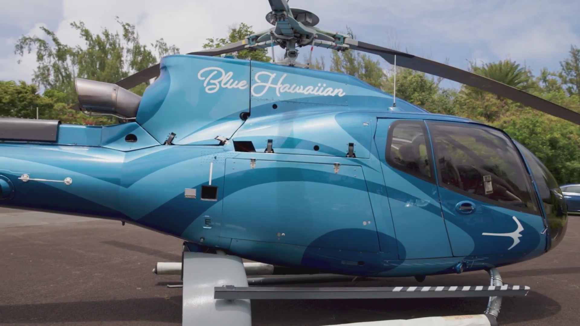 Blue Hawaiian Helicopter Opens North Shore Location on Earth Day – KHON2
