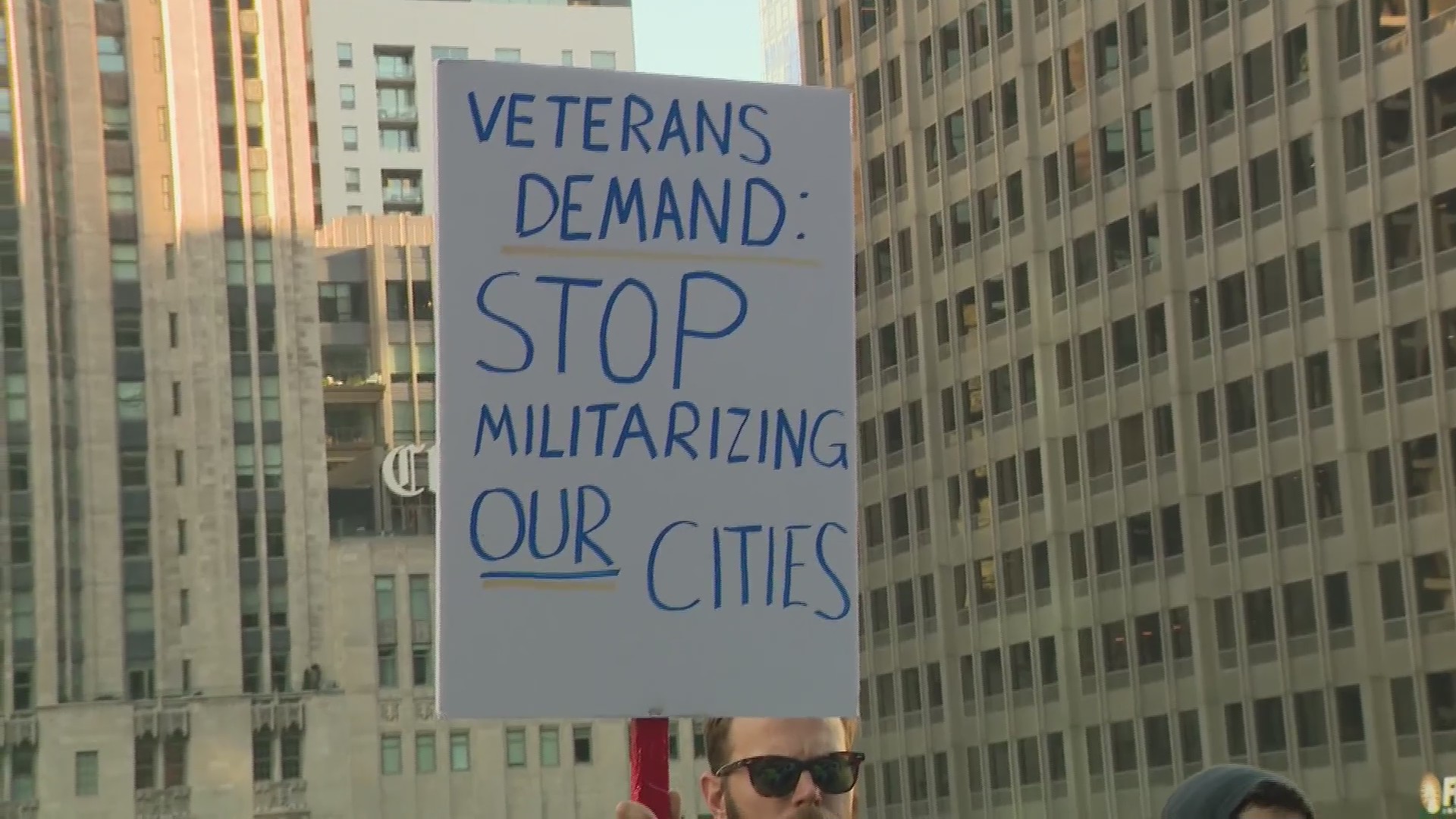 Hundreds protest ICE and federal agents in downtown Chicago – WGN-TV