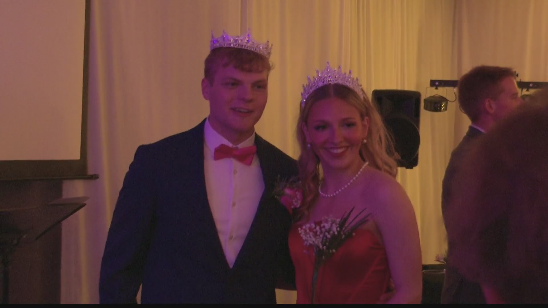 Zach Petey emcees Wheeling Central Catholic High School’s Prom 2024 – WTRF