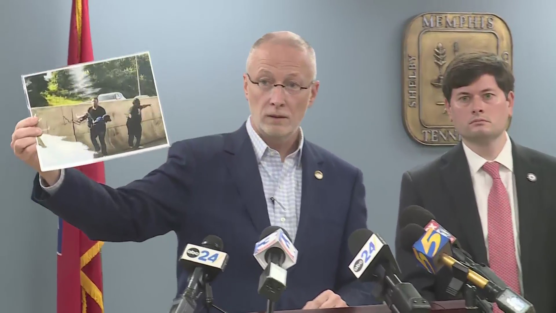 Taylor will pursue ouster for Mulroy; D.A. drops diversion plan – WREG.com