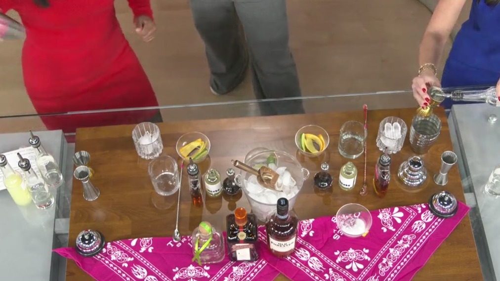 Female bartenders go head-to-head at speed mixology – PIX11