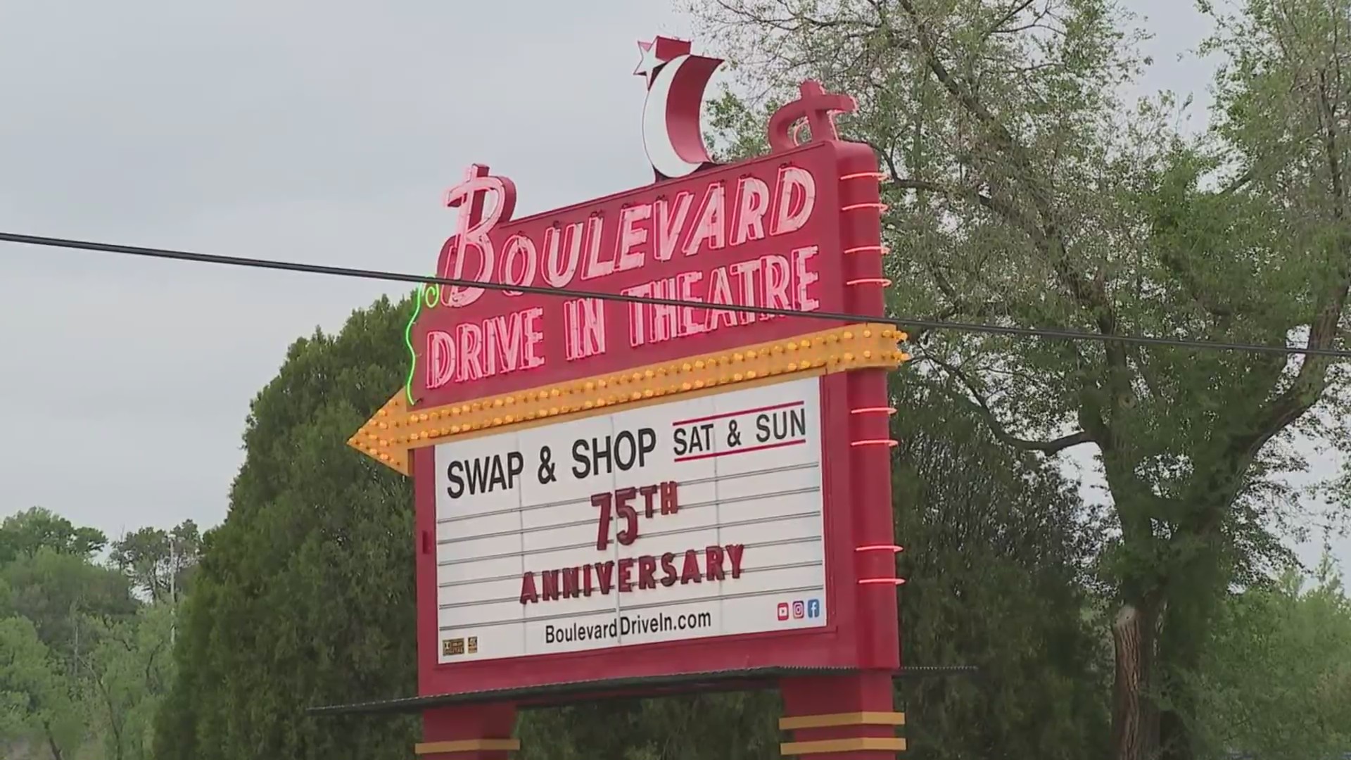 Boulevard Drive-In opens 75th season with restored marquee – FOX 4 ...