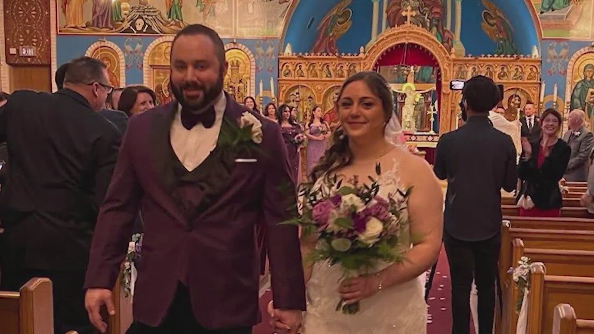 ‘I ran here in my wedding dress’: Cicero family loses home, cats in ...