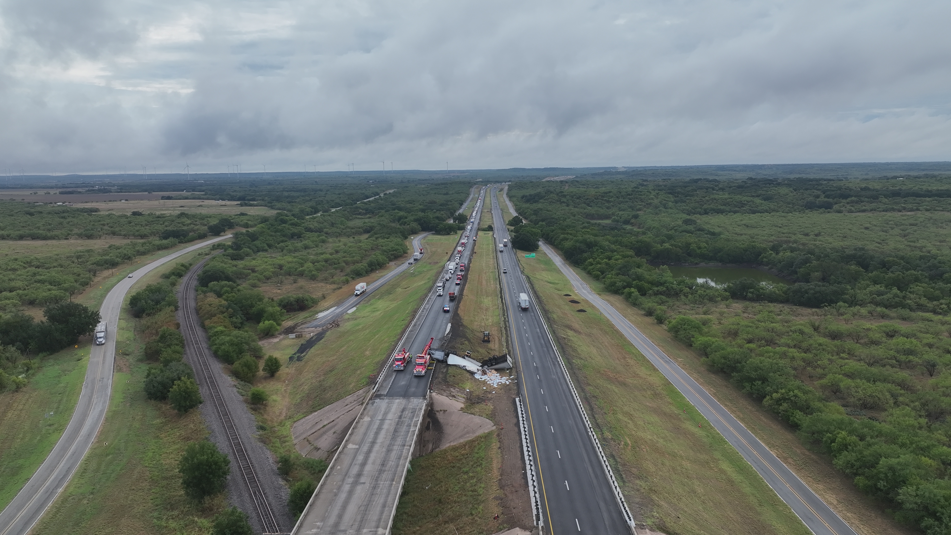 Semi-truck overturns on I-20 in Putnam, spilling paper rolls – KTAB – BigCountryHomepage.com