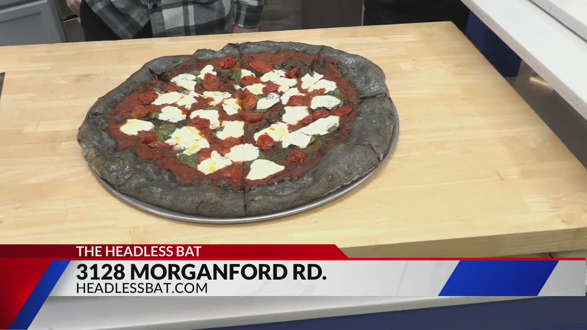 Try the Nosferatu pizza at the Headless Bat – FOX 2