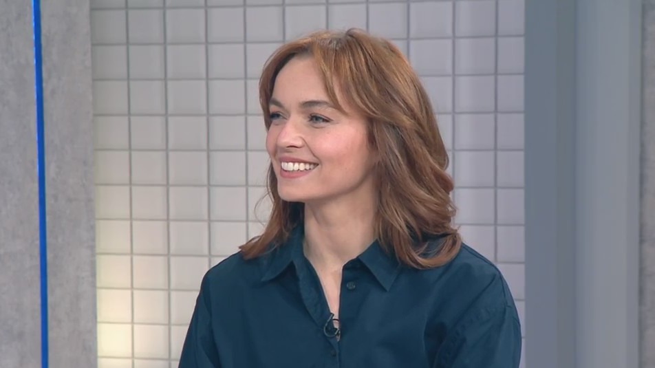 Actress Jess Bush shows her art abilities with new exhibition – PIX11