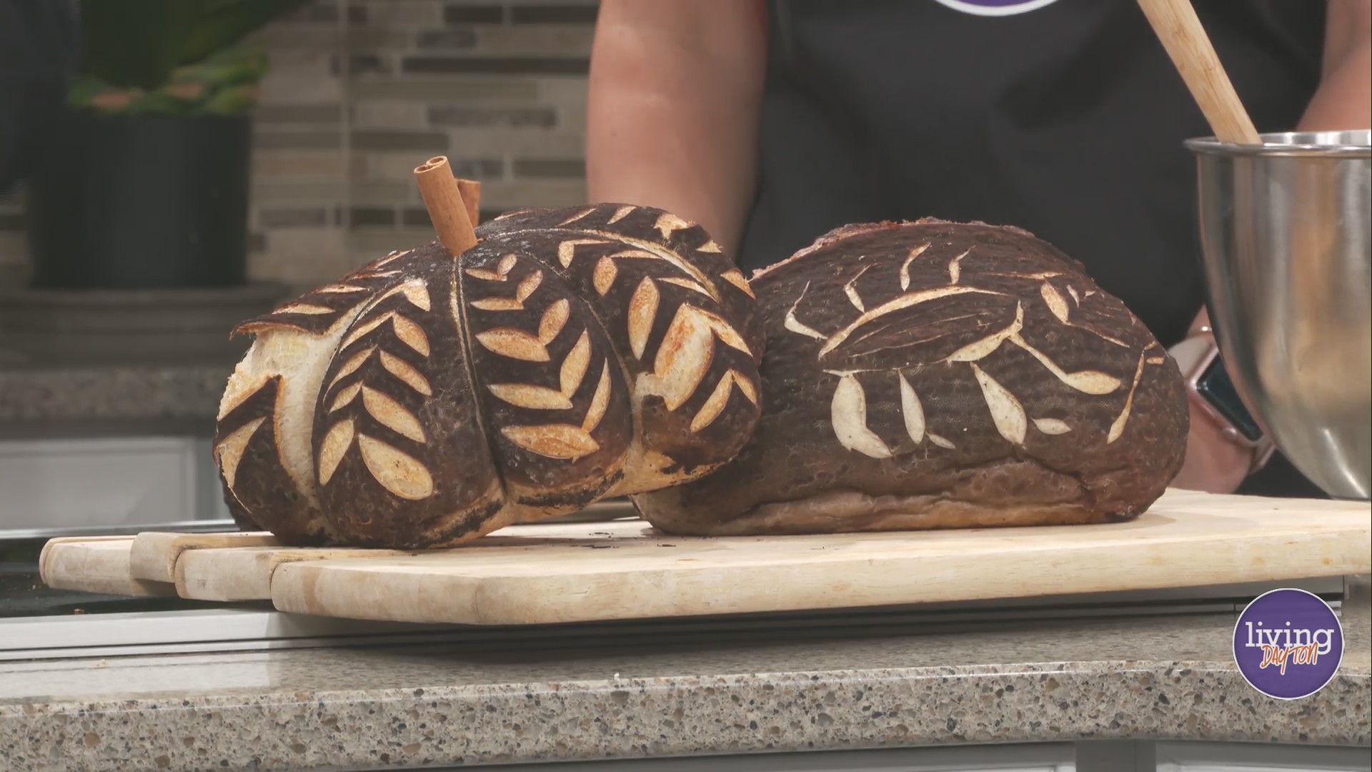 Mienko Meadows makes Fall inspired Sourdough Bread – WDTN.com